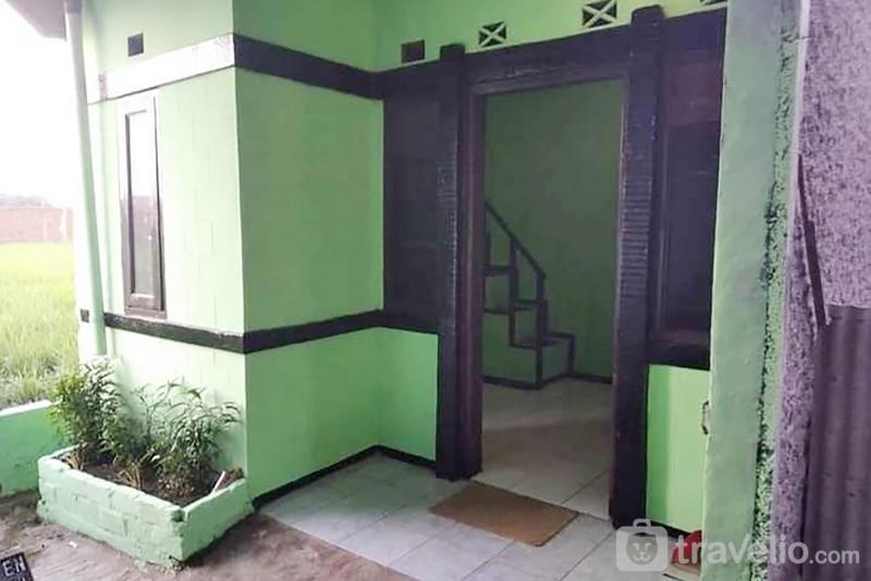 Sewa Cozy Living 1BR Unfurnished House at Parakan Saat By Travelio ...